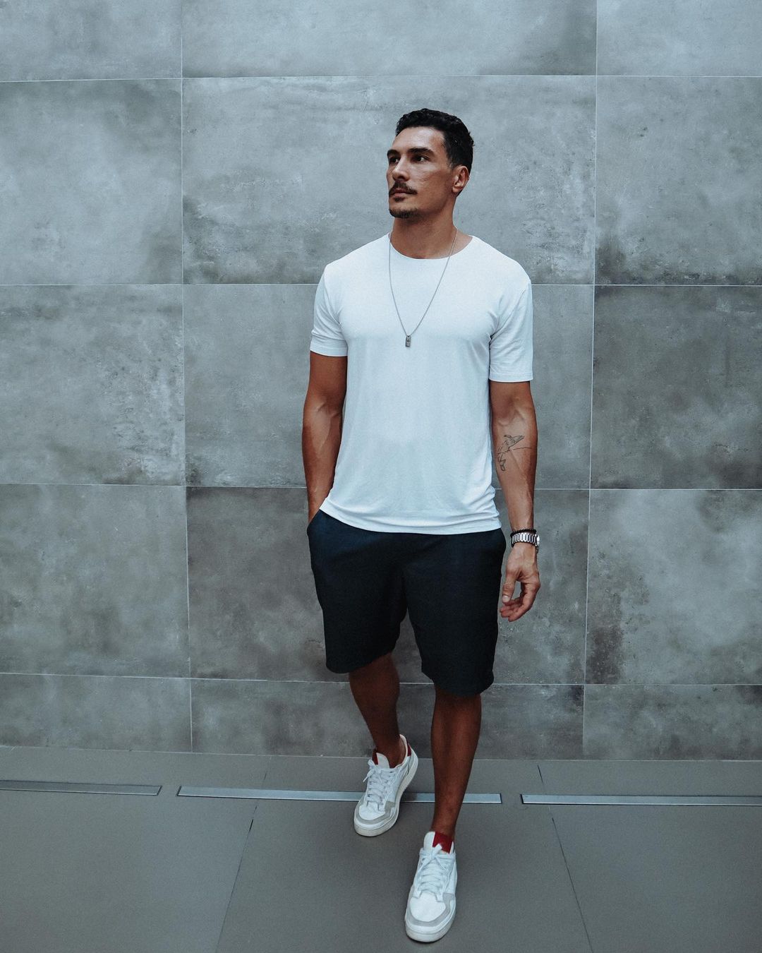 basico.com - roupas básicas premium essenciais, escolha atemporalidade